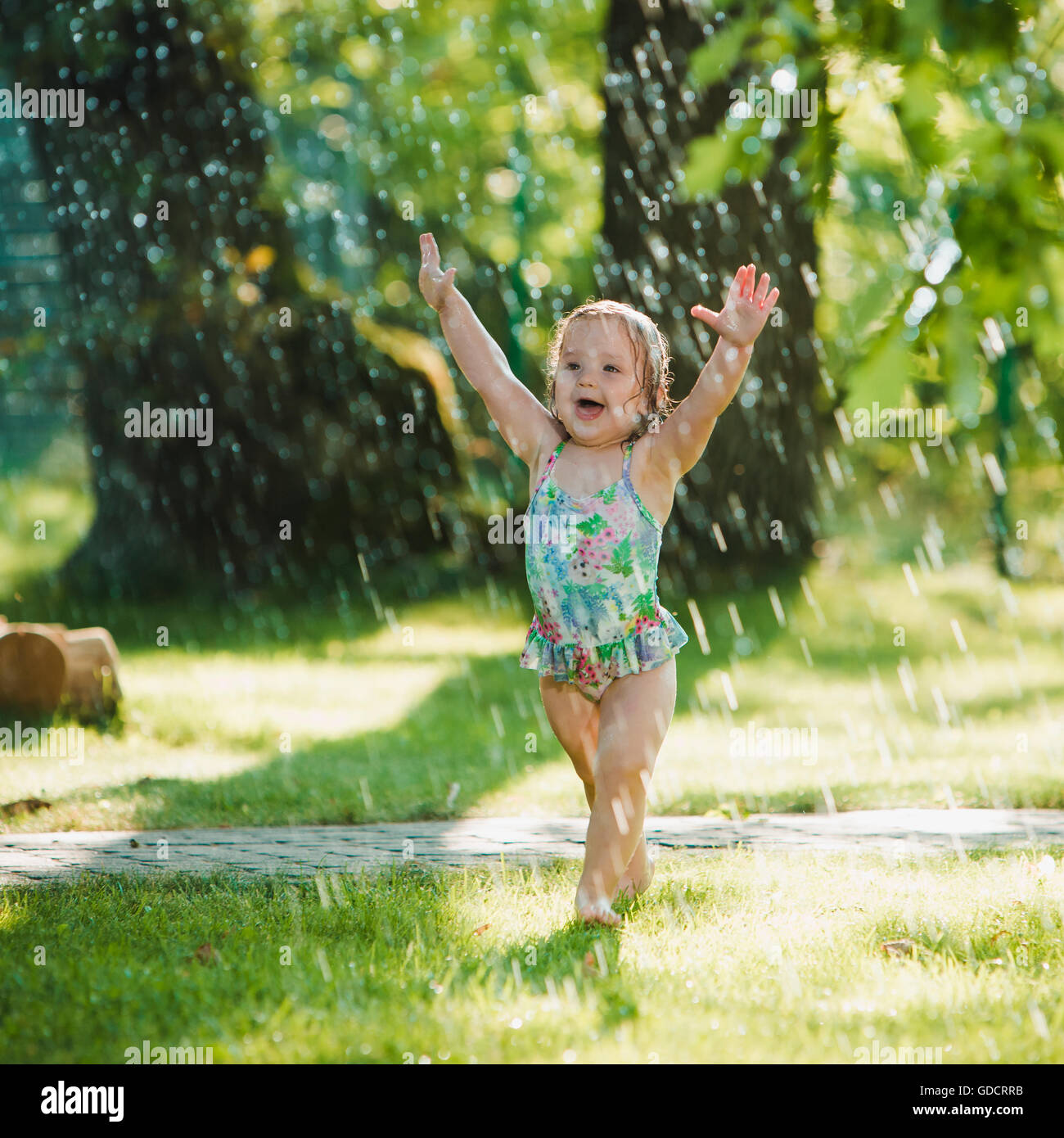 Sprinkler kids hi-res stock photography and images - Alamy