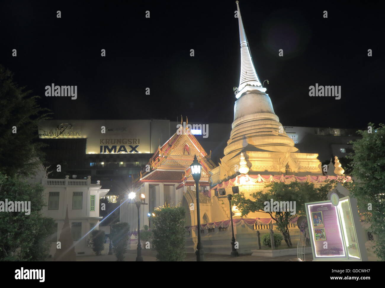 Wat Pathum Wanaram temple in Bangkok Thailand Stock Photo - Alamy