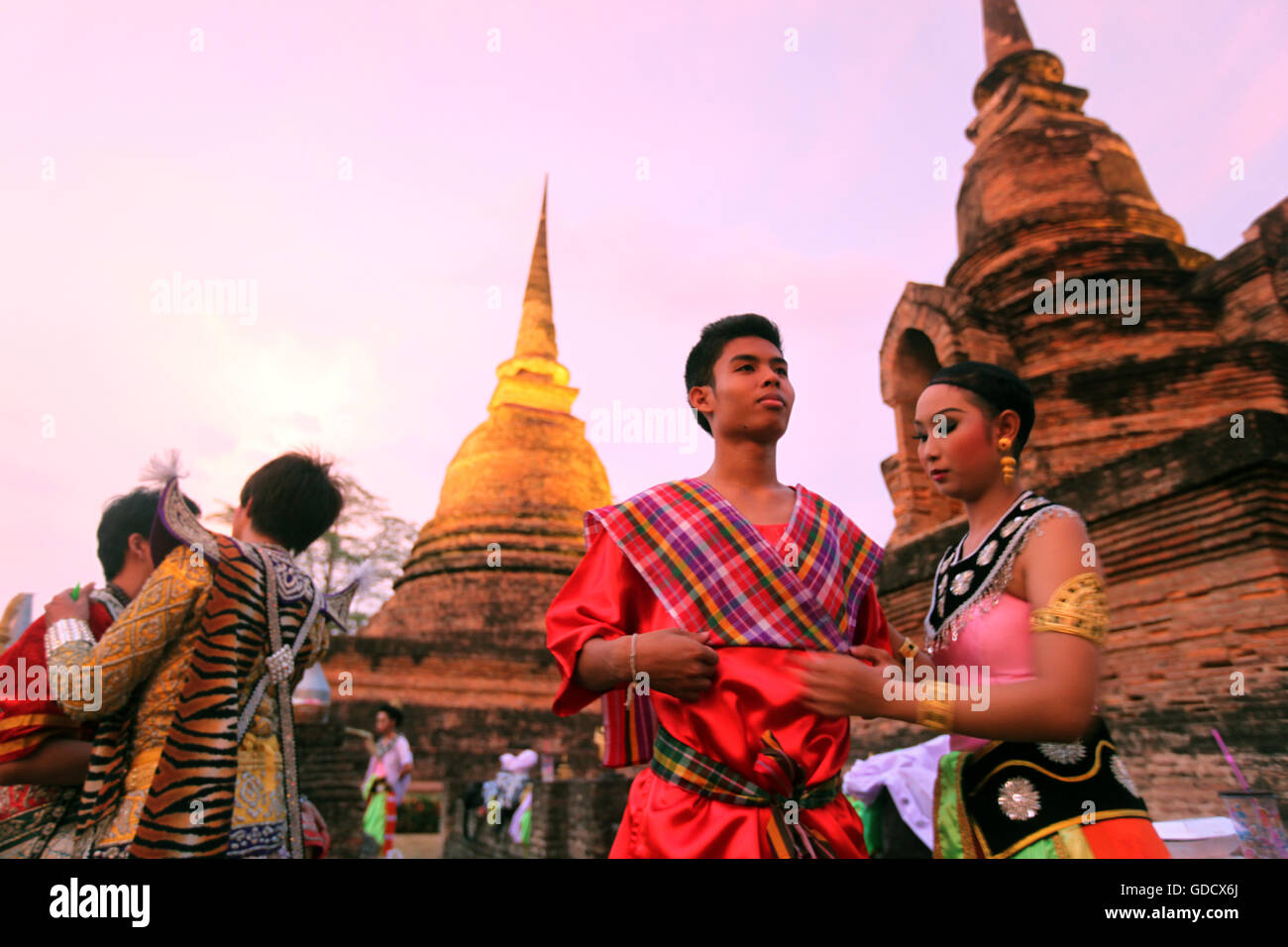 traditional thai dancers at the Wat Sa Si Temple at the Si Satchanalai ...