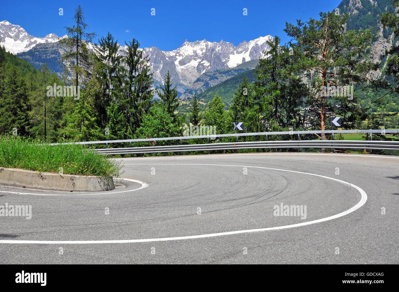 Alpine road forest mountains hi-res stock photography and images - Alamy
