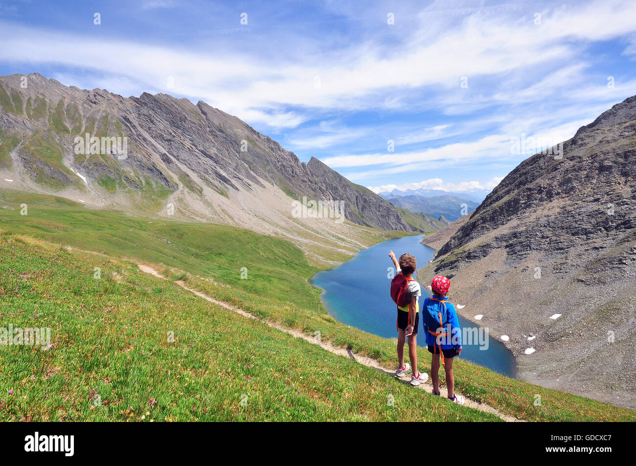 Kids in lake hi-res stock photography and images - Alamy