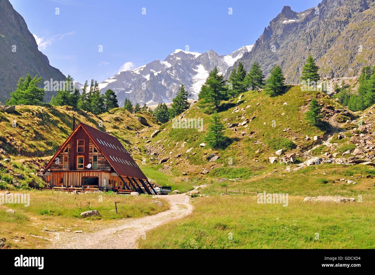 Wooden house in the alps hi-res stock photography and images - Alamy