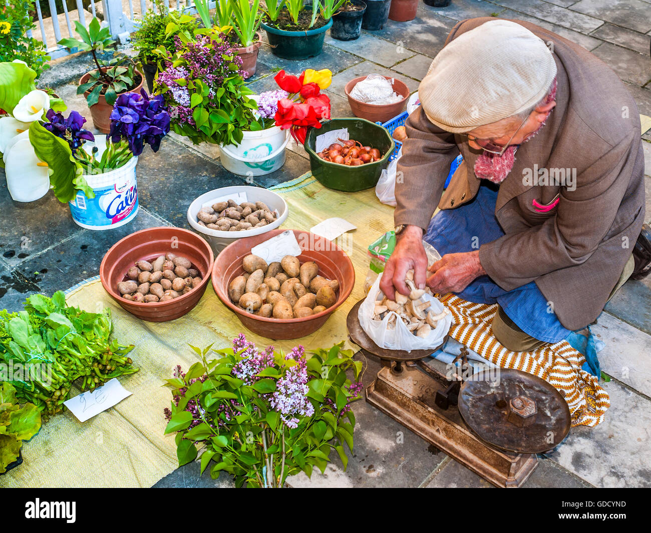 Old man selling vegetables on pavement - France Stock Photo - Alamy