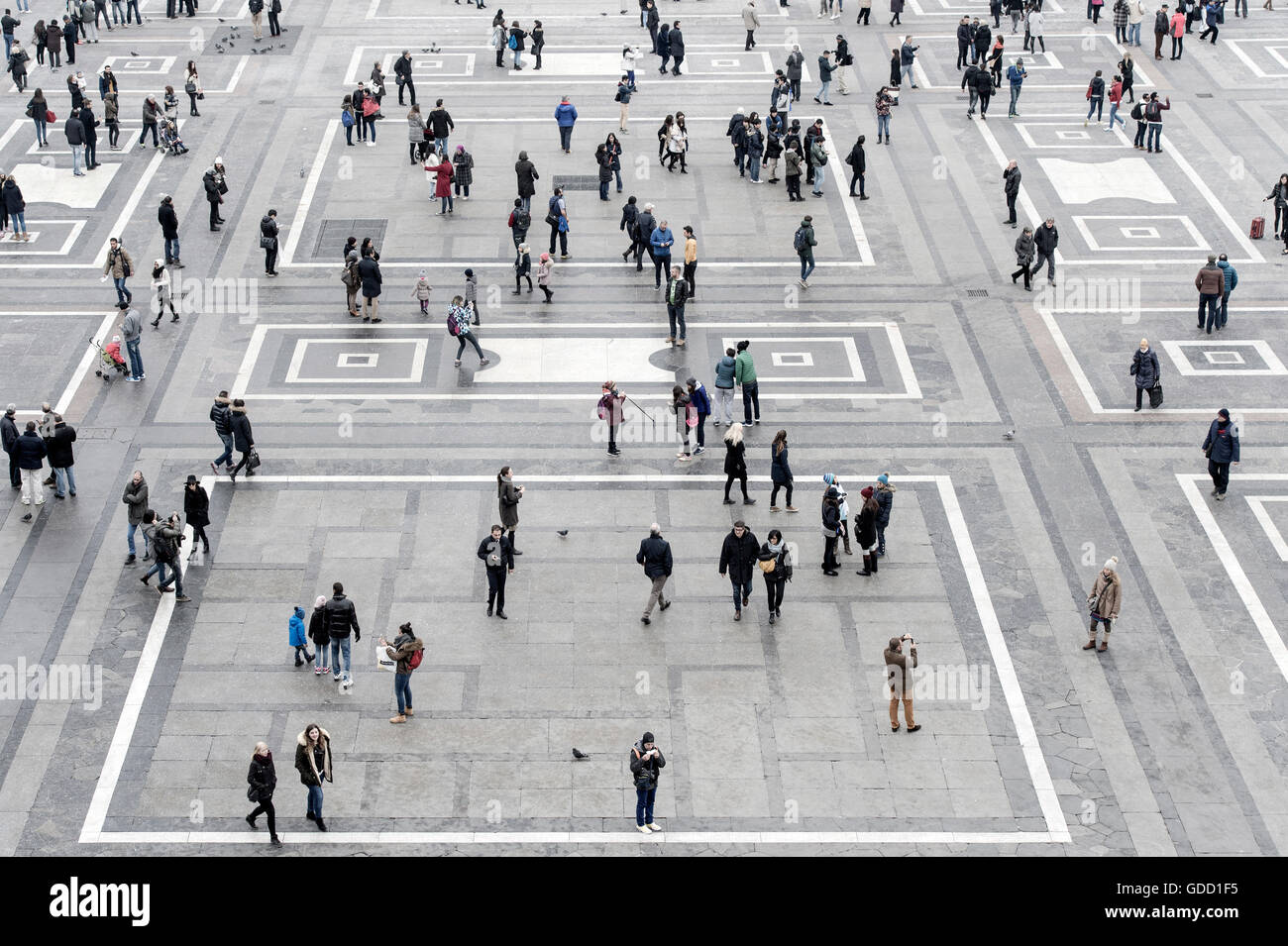 Milan square hi-res stock photography and images - Alamy