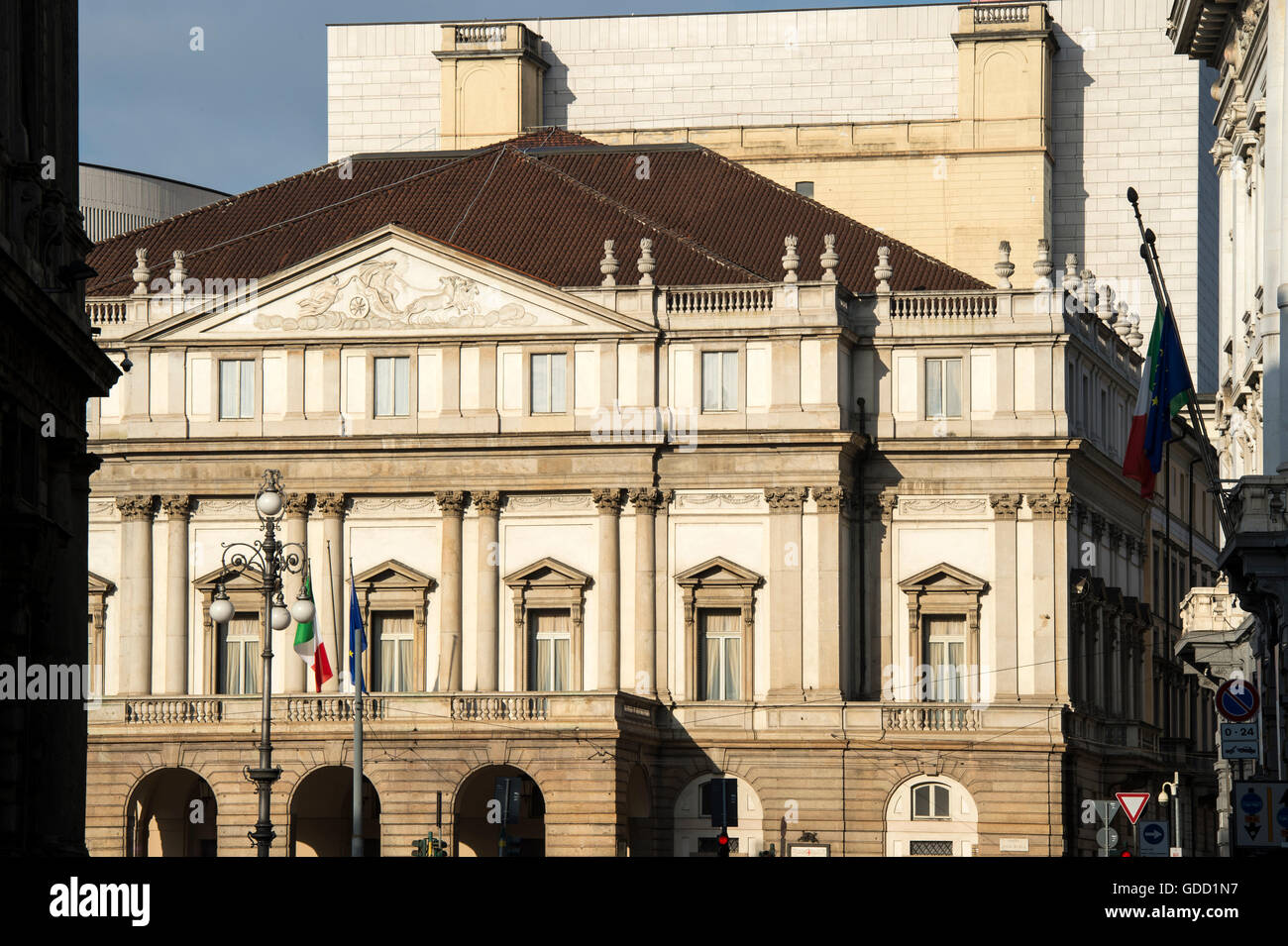 La scala, milan, italy hi-res stock photography and images - Alamy