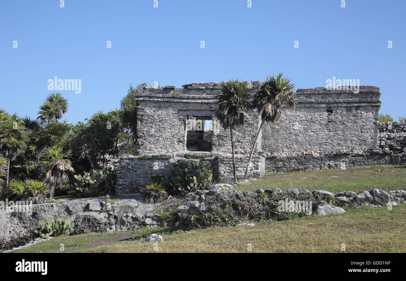 the ancient mayan walled city of tulum mexico Stock Photo - Alamy