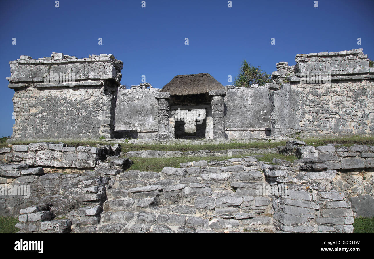 the ancient mayan walled city of tulum mexico Stock Photo - Alamy