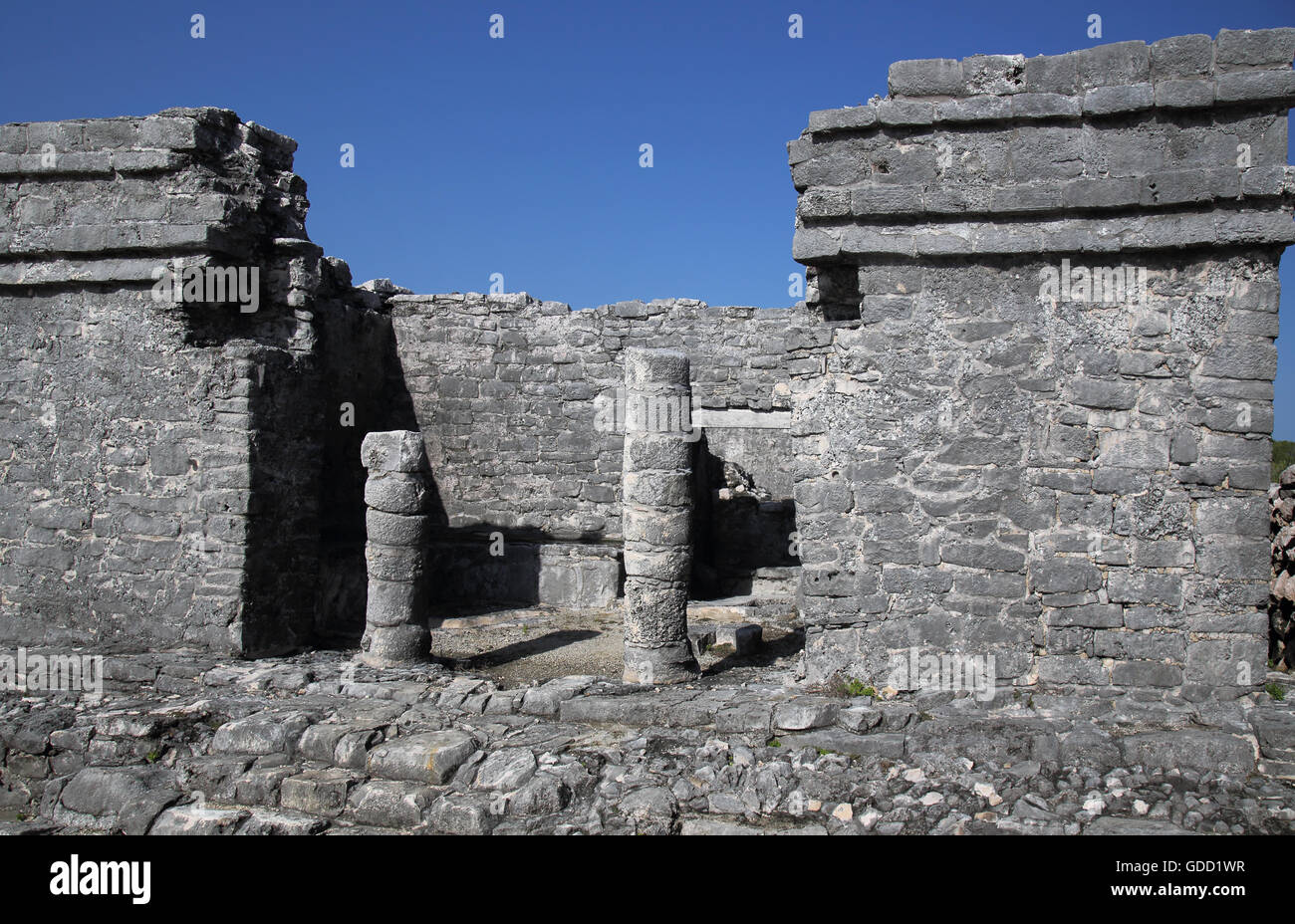 the ancient mayan walled city of tulum mexico Stock Photo - Alamy