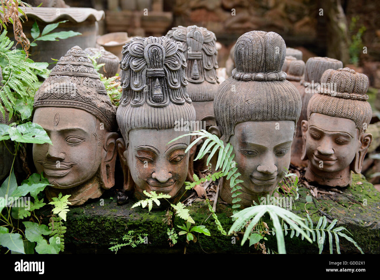 a garden and Buddha terracota of Mr Ban Phor Linag Meuns Terracota Art ...