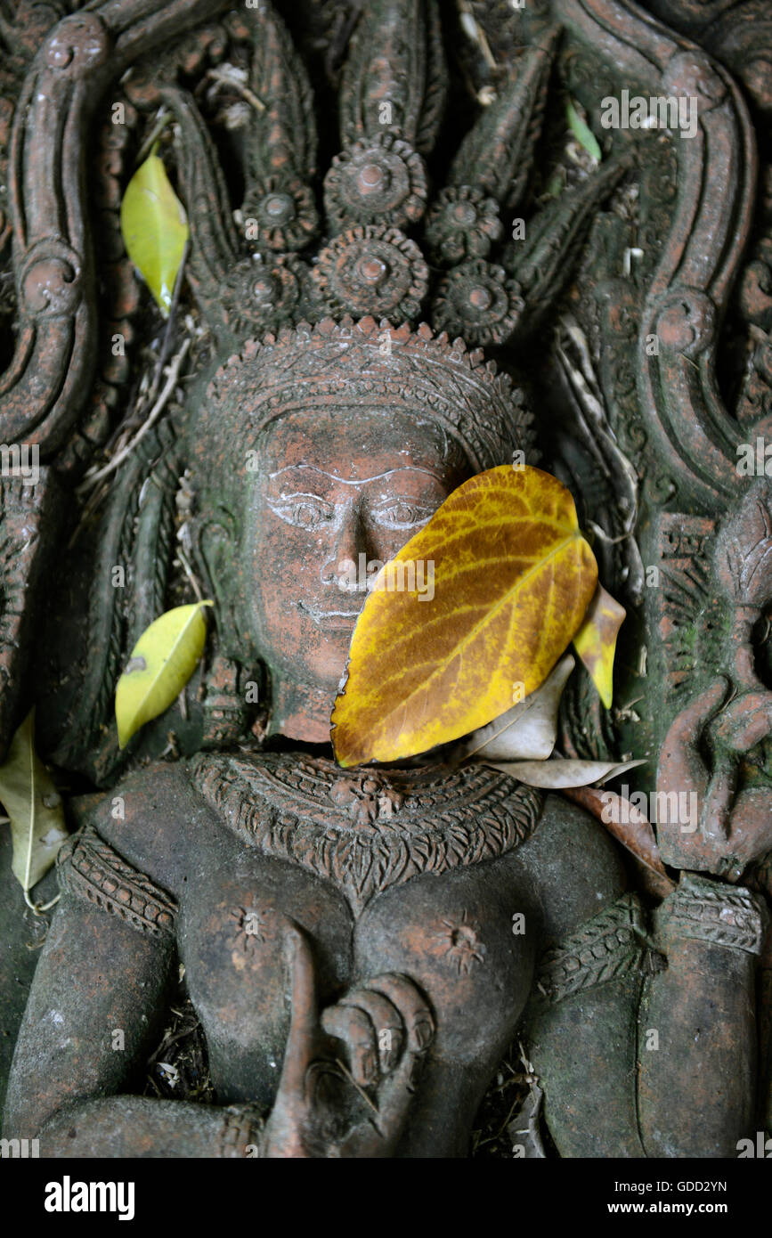 a garden and Buddha terracota of Mr Ban Phor Linag Meuns Terracota Art ...
