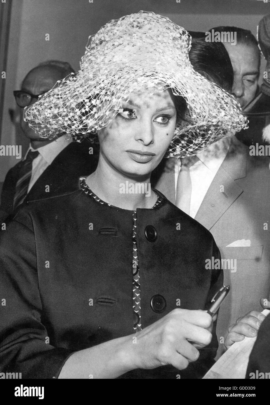 Loren, Sophia, * 20.9.1934, Italian actress, half length, late 1950s ...