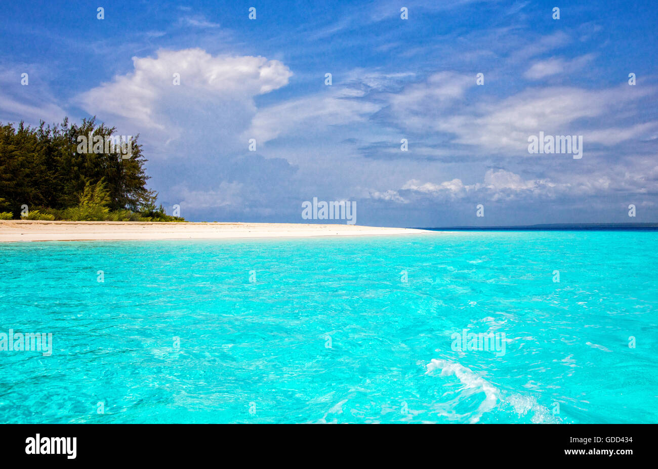 Turquoise sea water hi-res stock photography and images - Alamy