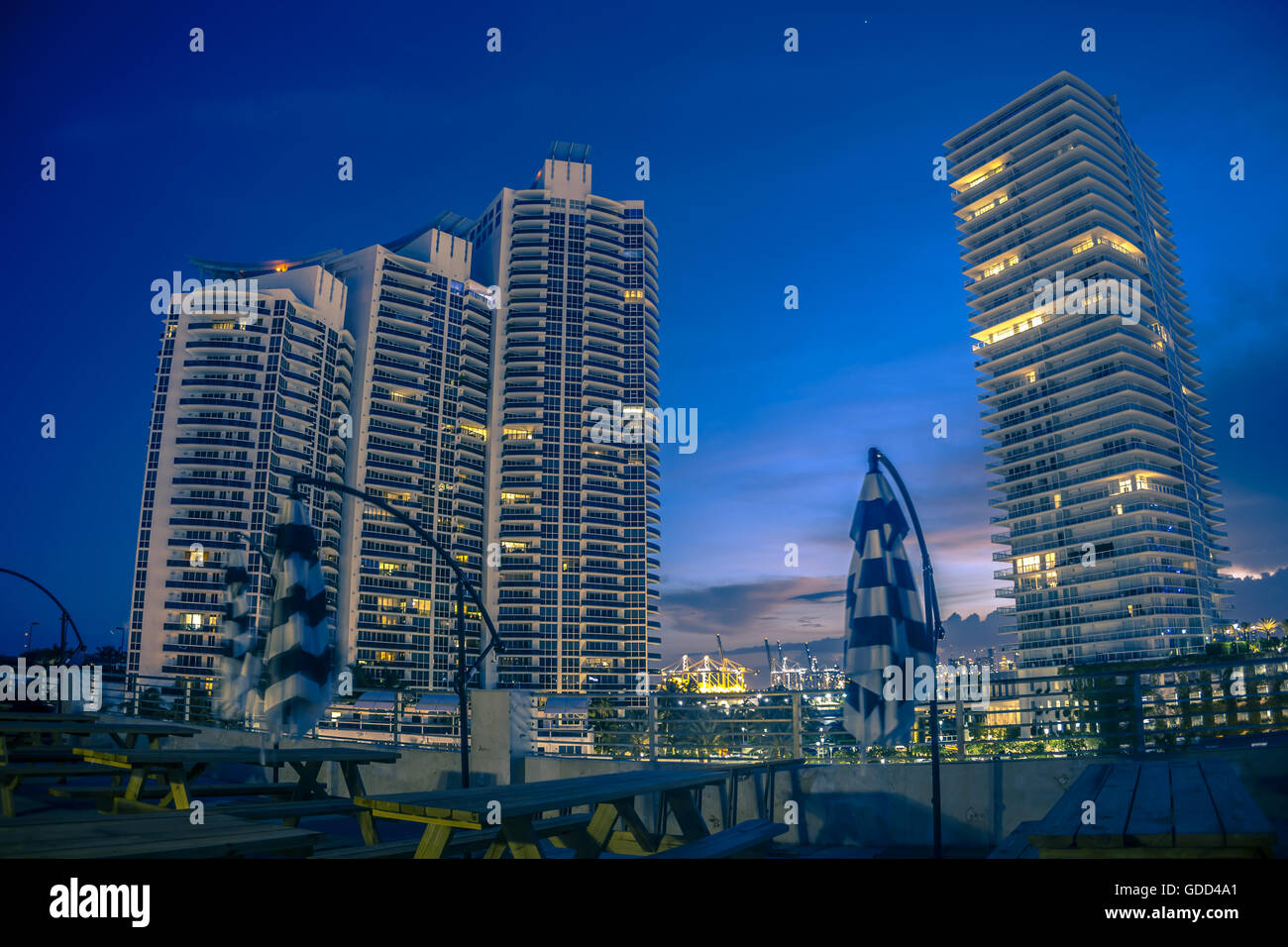 SoFi Building - Dusky Night - Colors of hope Stock Photo - Alamy