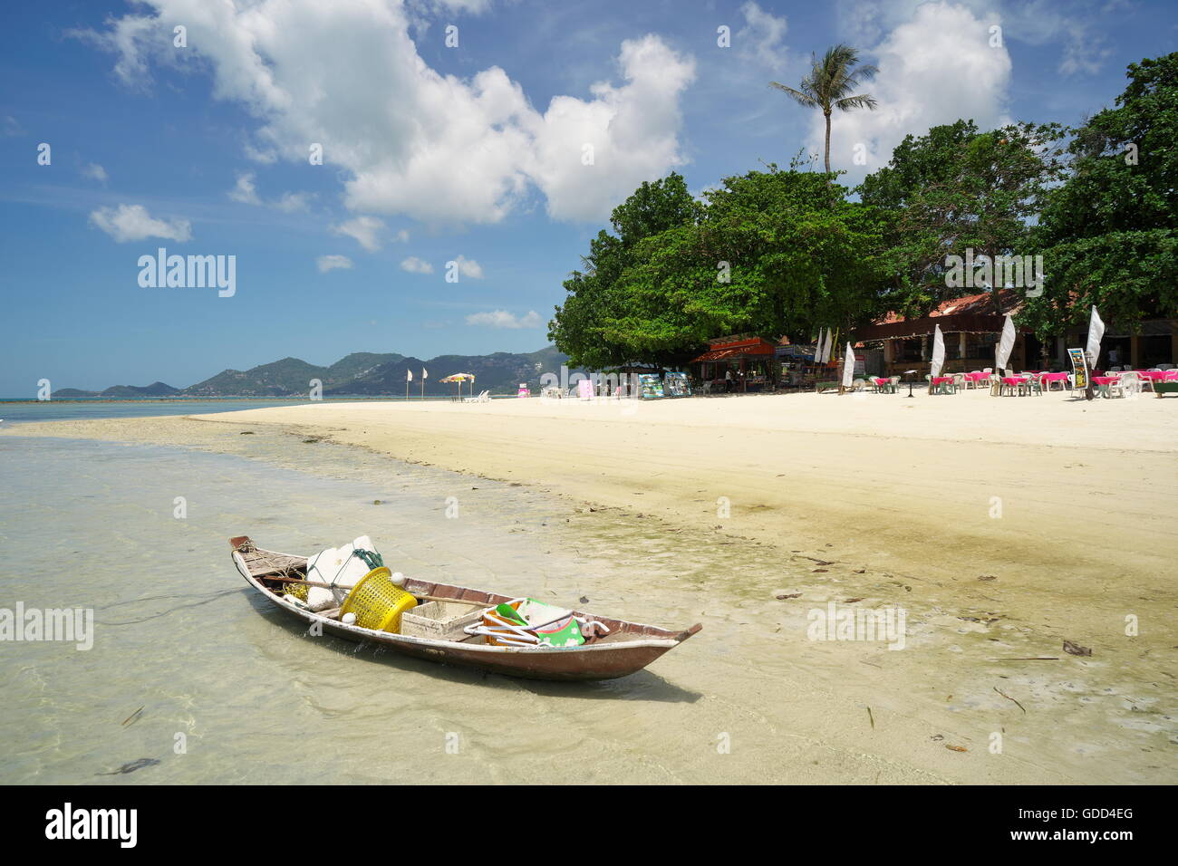 Fishing boat off the beach of Koh Samui, Thailand Stock Photo - Alamy