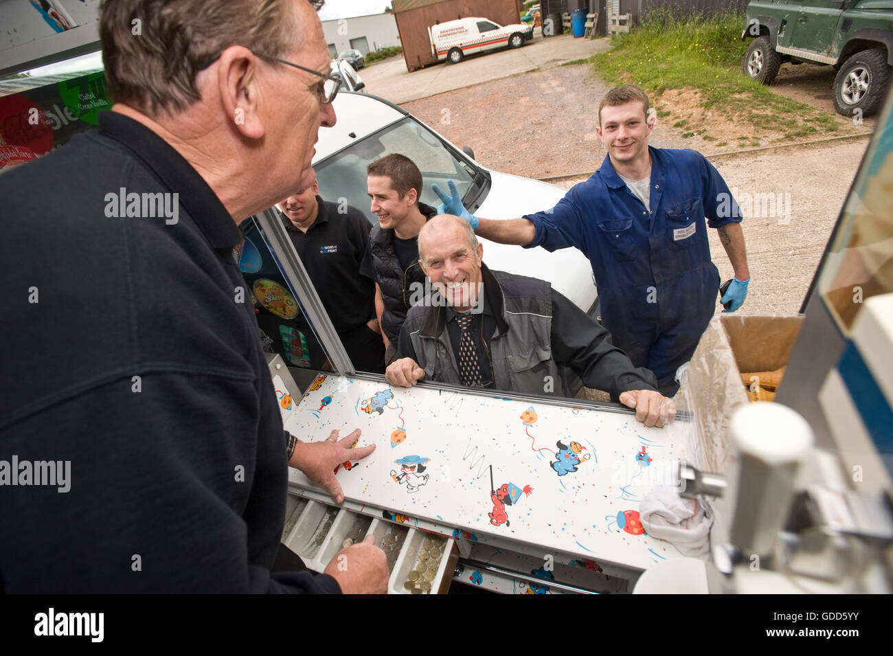 Ron Sutherland AKA Mr Whirly doing his rounds in Honiton, Chard ...