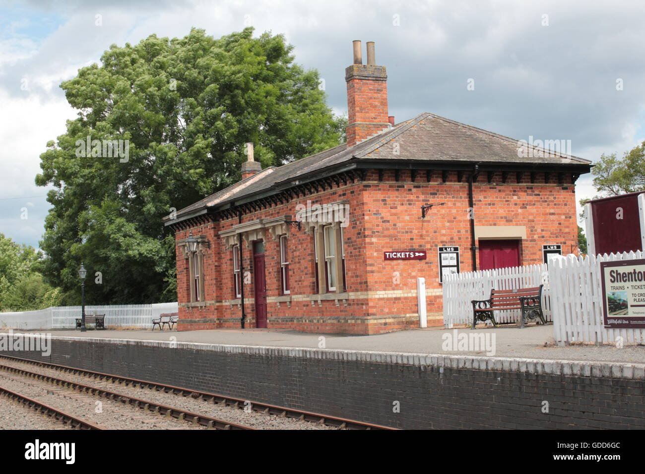 Shenton railway station and track Stock Photo - Alamy