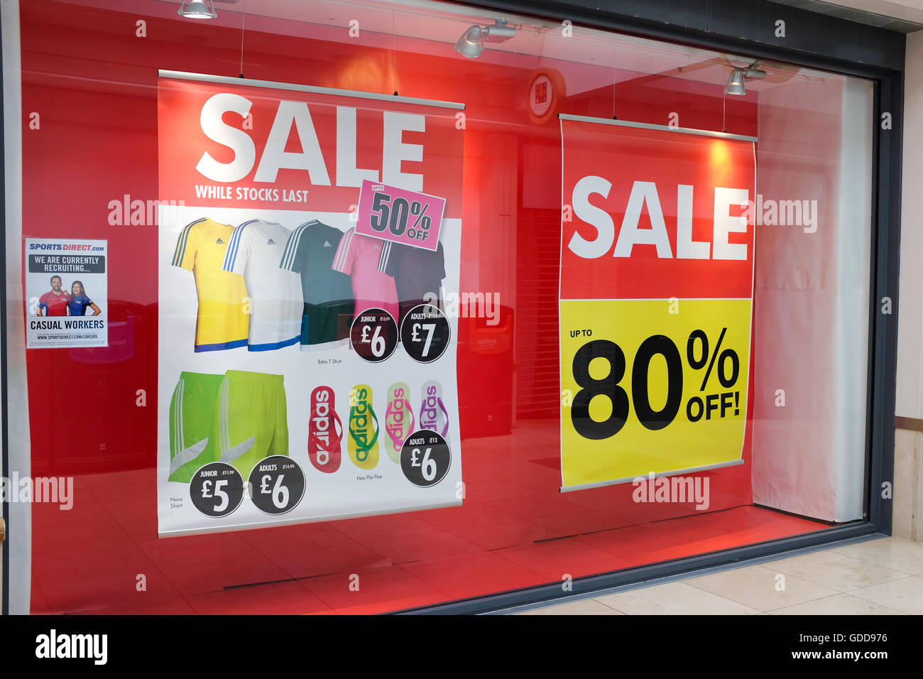 Sale poster shop hi-res stock photography and images - Alamy