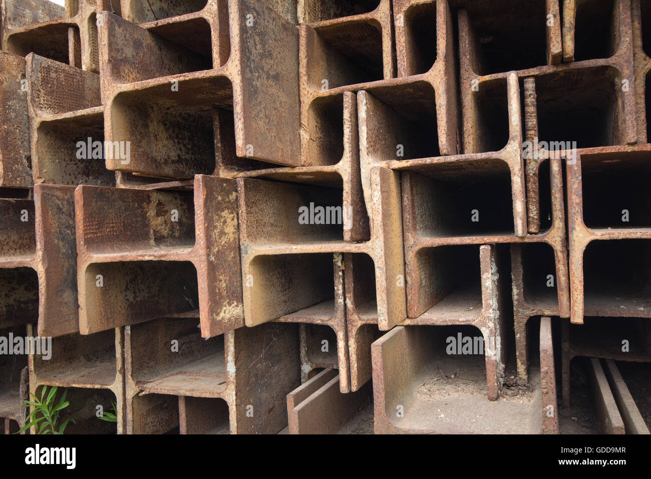 Steel beams stack hi-res stock photography and images - Alamy