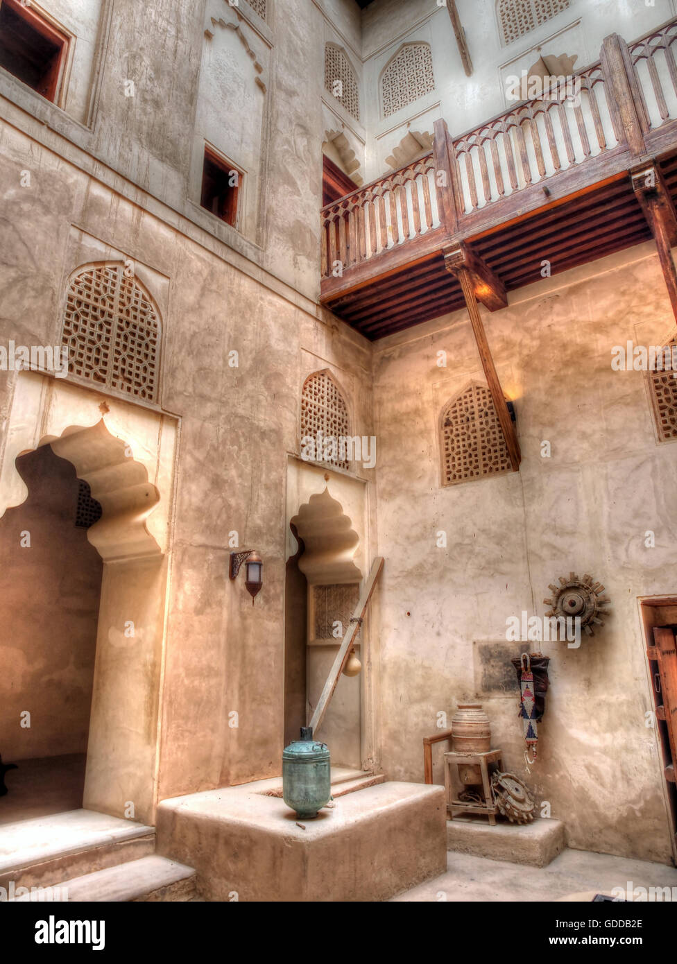 Courtyard castle hi-res stock photography and images - Alamy