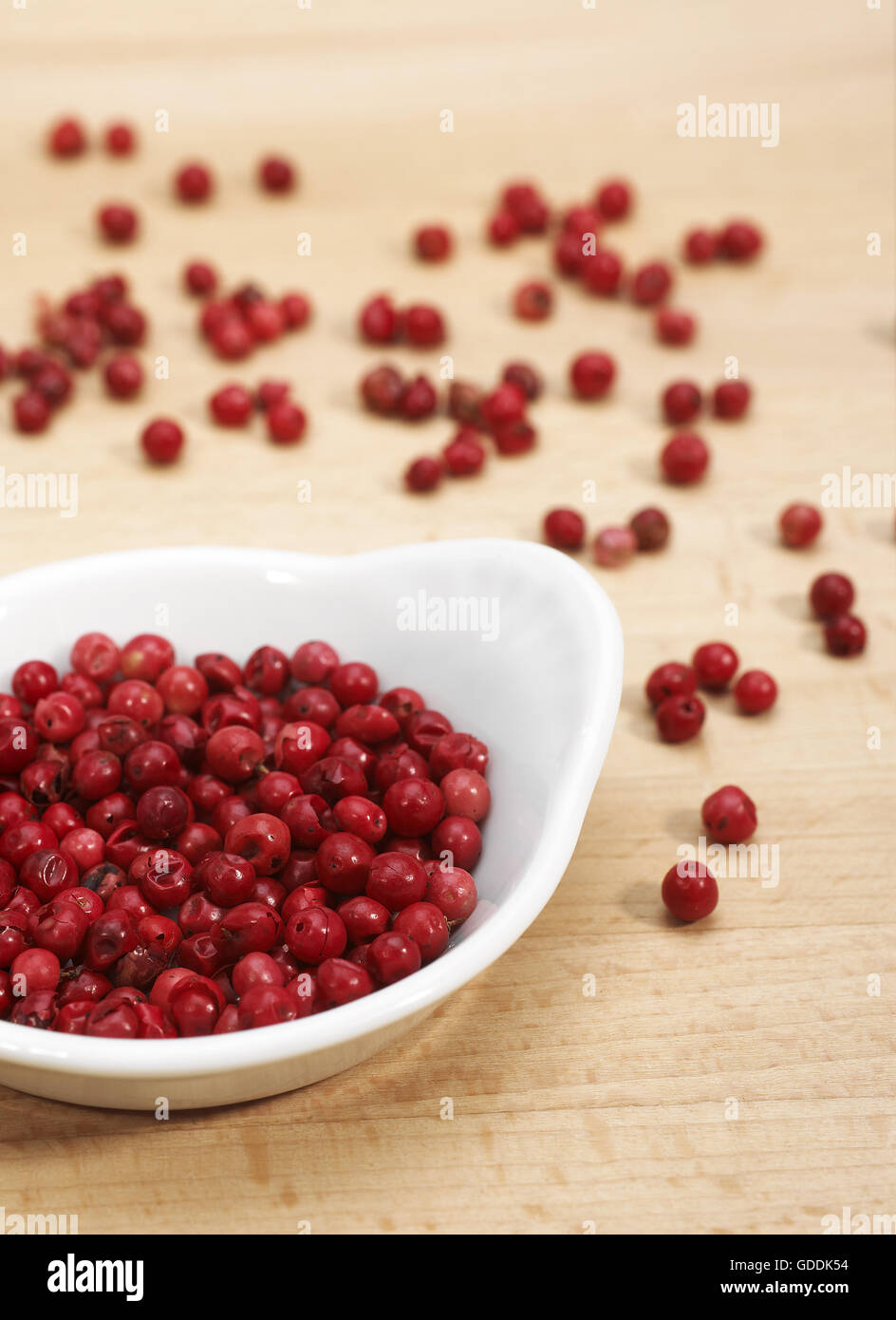 Pink pepper in a saucer hi-res stock photography and images - Alamy