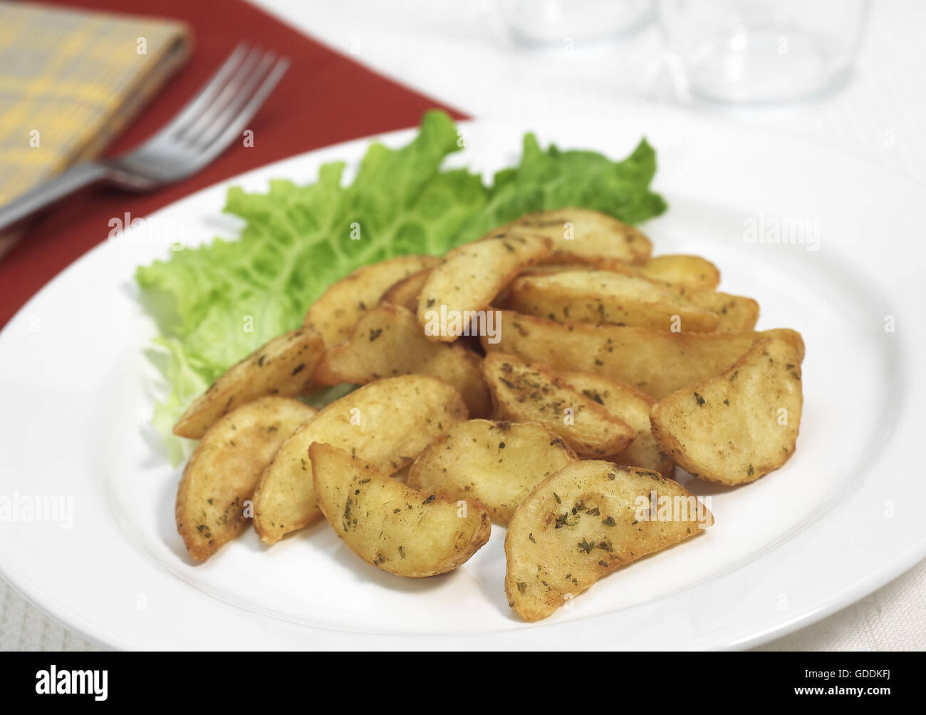 COUNTRY POTATOES IN A PLATE Stock Photo - Alamy