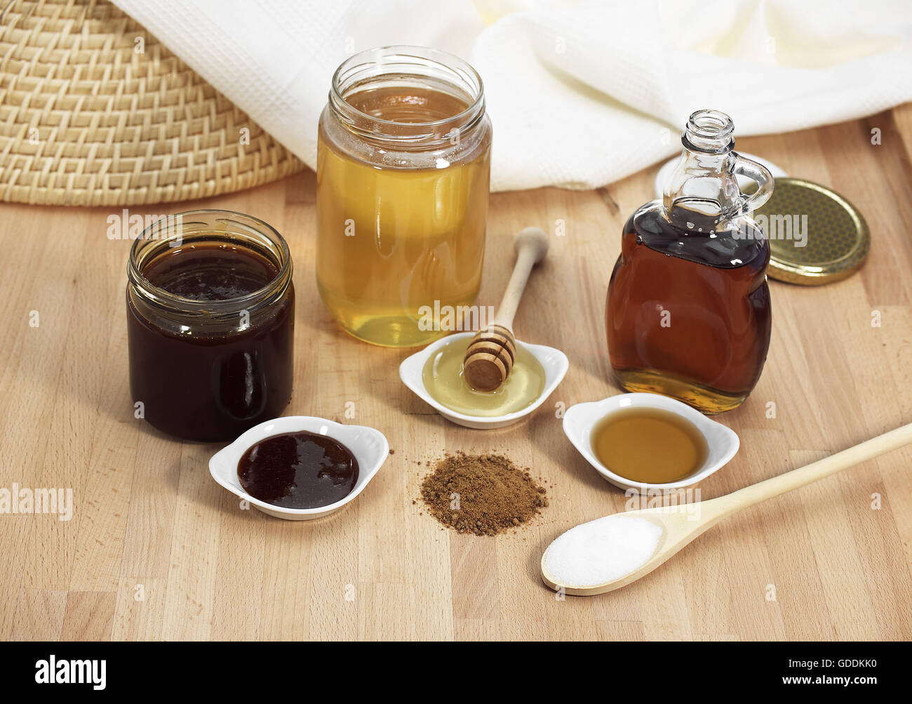 Caster sugar spoon hi-res stock photography and images - Alamy