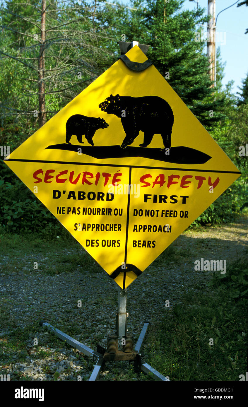 Quebec road signs hi-res stock photography and images - Alamy