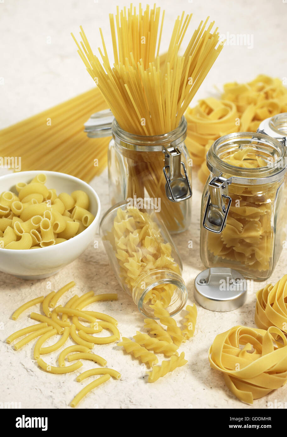 Macaroni shells hi-res stock photography and images - Alamy