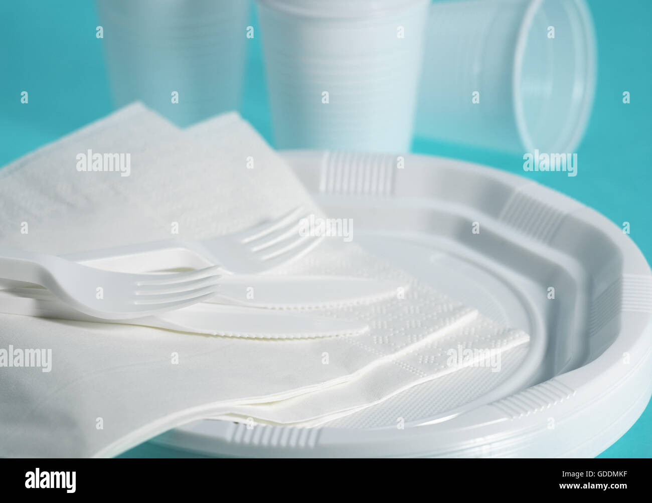 Plastic plates hi-res stock photography and images - Alamy