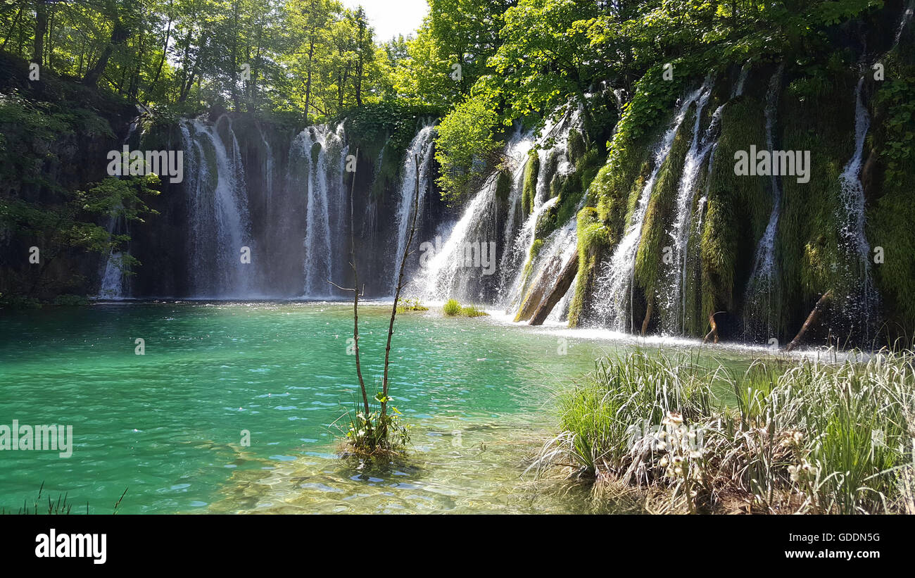 Karst lakes hi-res stock photography and images - Alamy