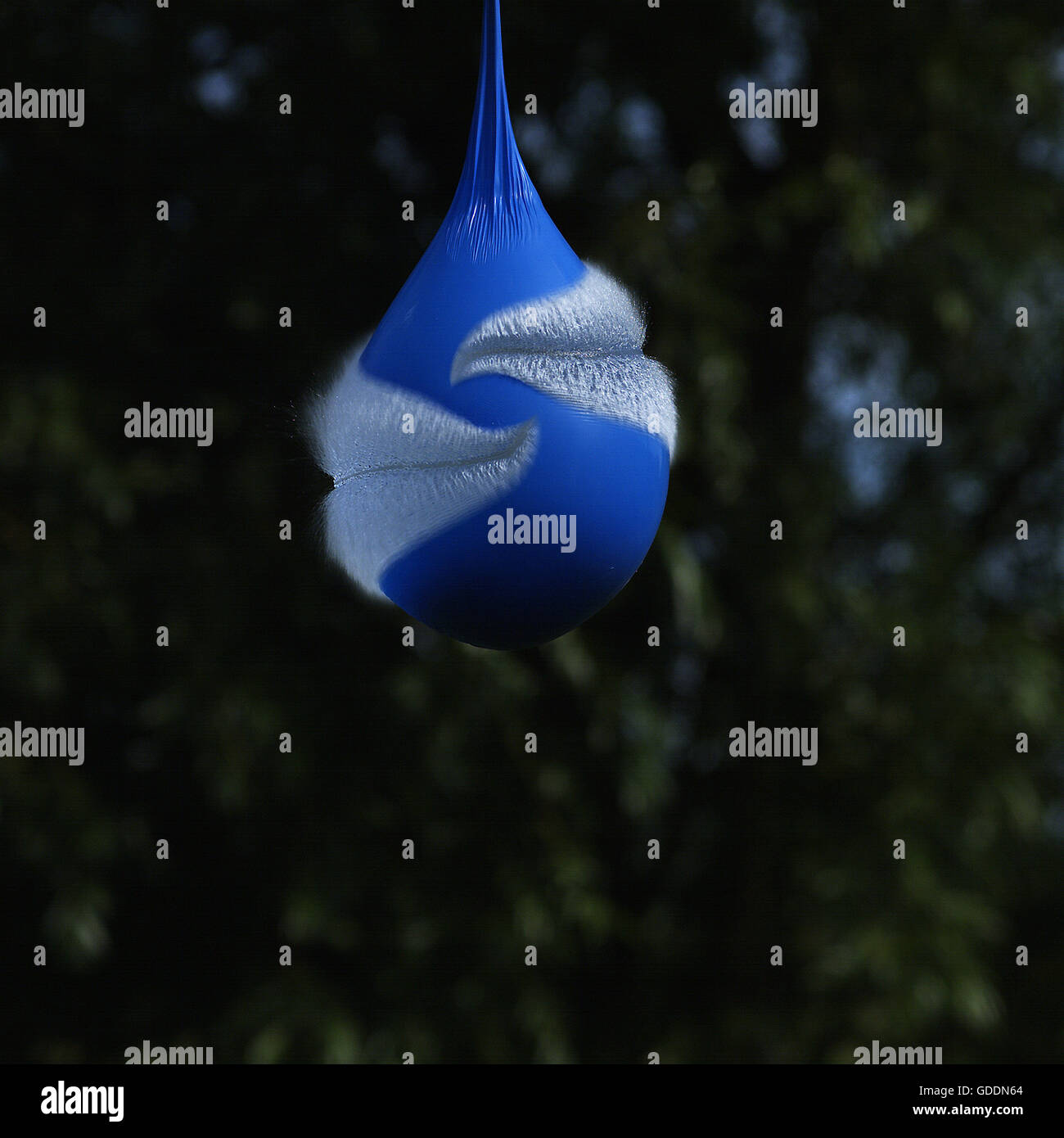 Exploding balloon hi-res stock photography and images - Alamy