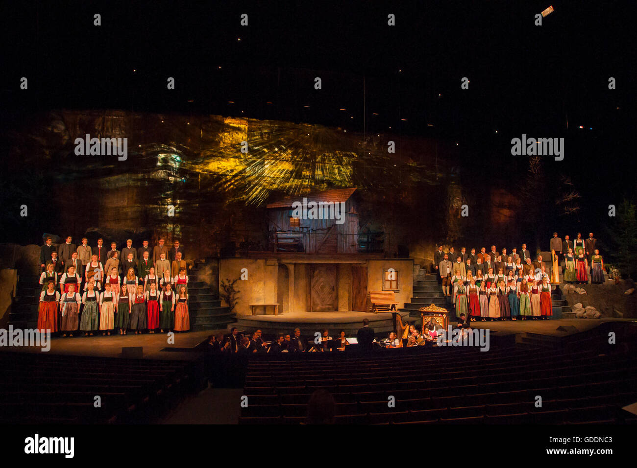 Theater stage scenery hi-res stock photography and images - Alamy