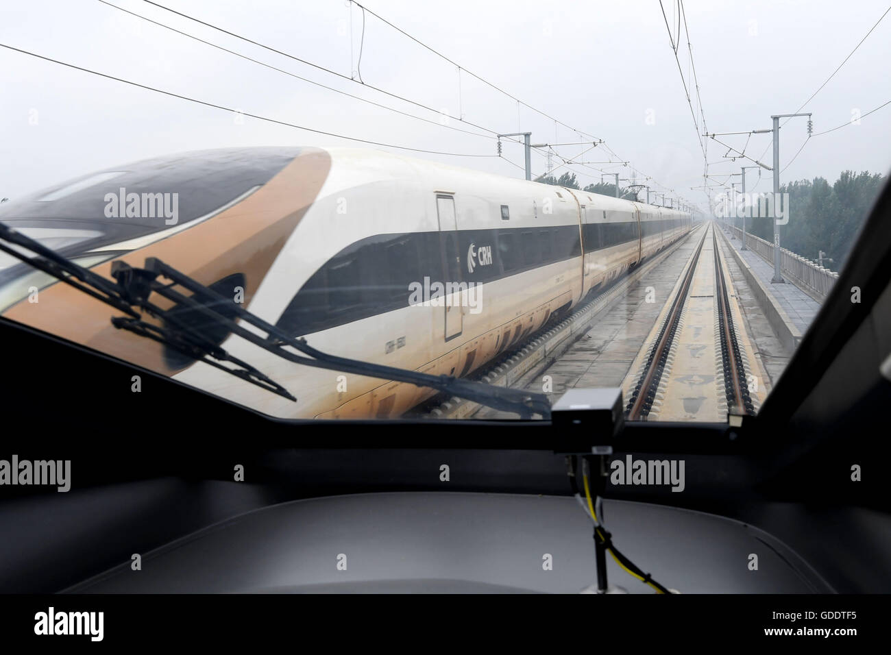 Zhengzhou. 15th July, 2016. Chinese bullet trains "Golden Phoenix" and ...