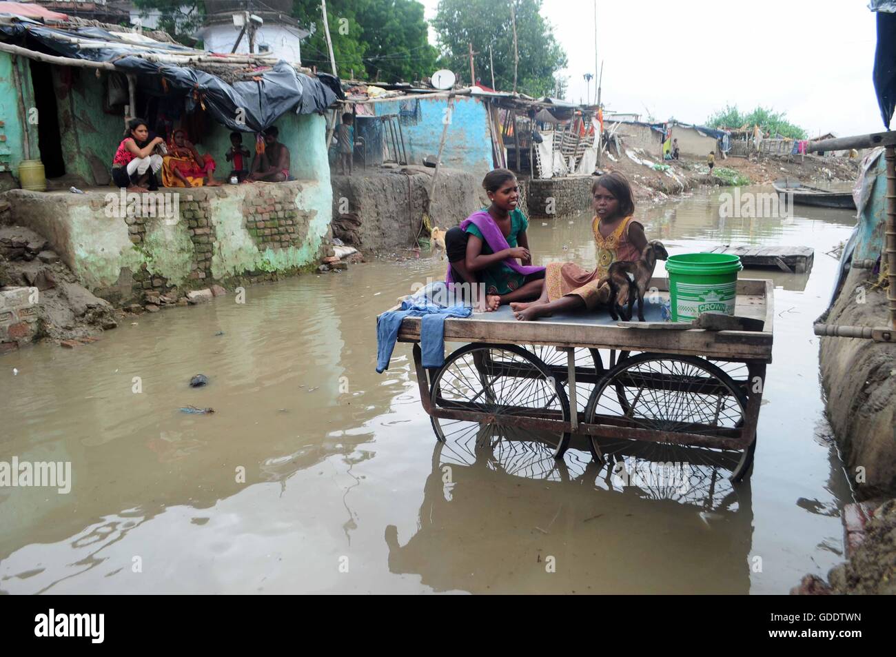 Allahabad, Uttar Pradesh, India. 15th July, 2016. Allahabad: Children ...