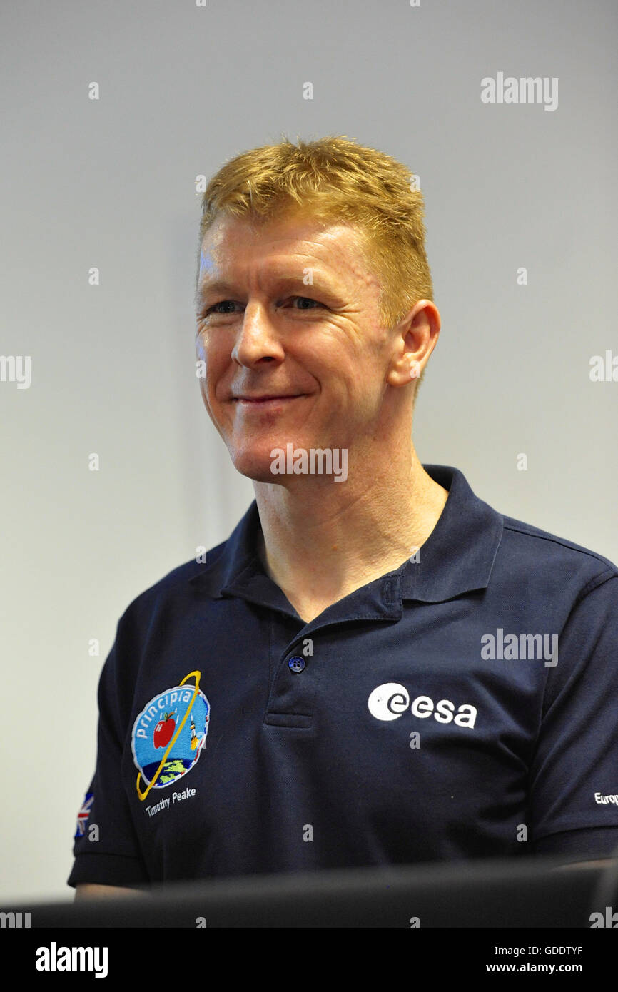 Farnborough station hi-res stock photography and images - Alamy