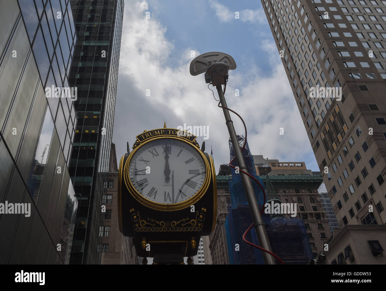 Trump tower clock hi-res stock photography and images - Alamy