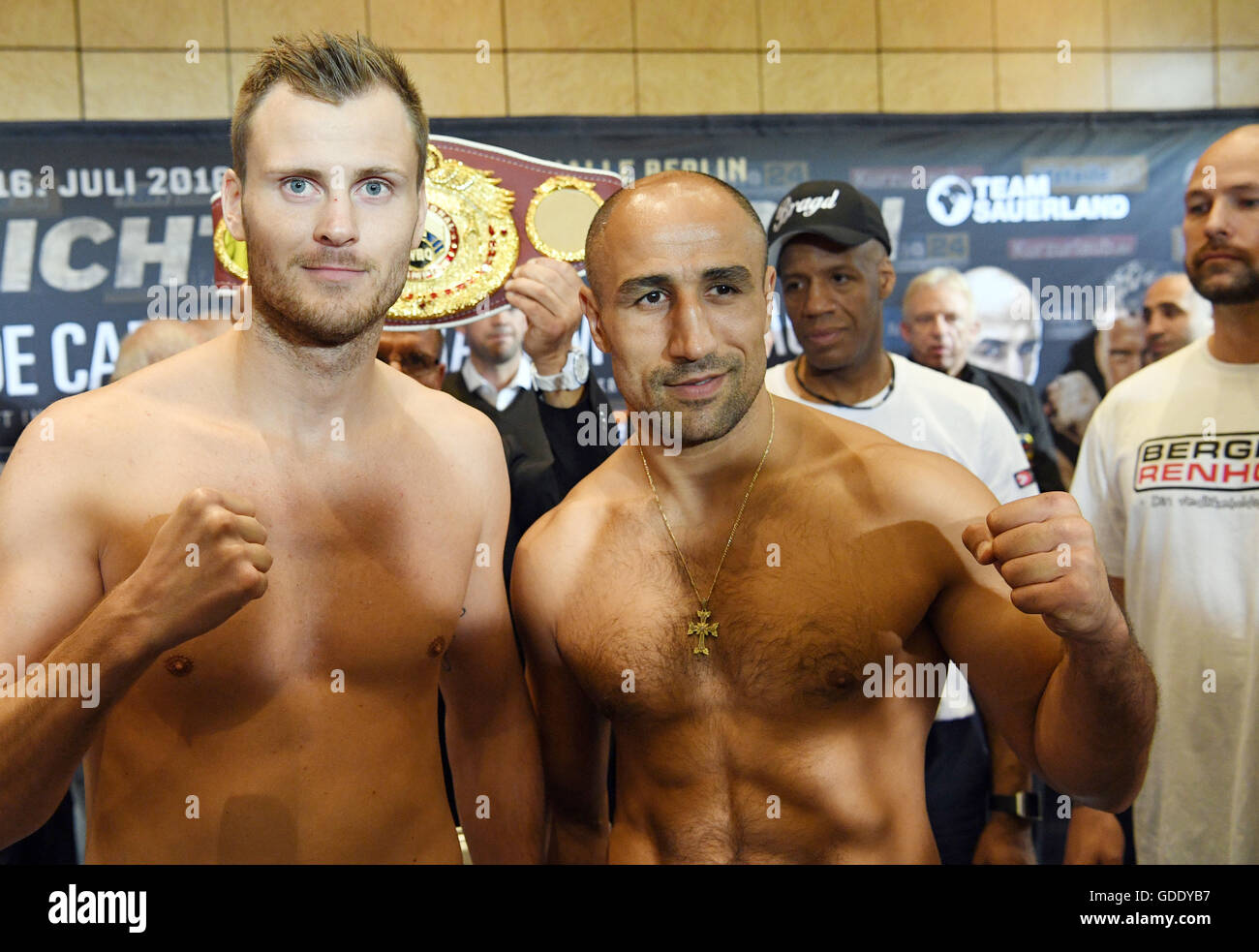 Berlin, Germany. 15th July, 2016. Boxers Tim-Robin Lihaug (L, Norway ...
