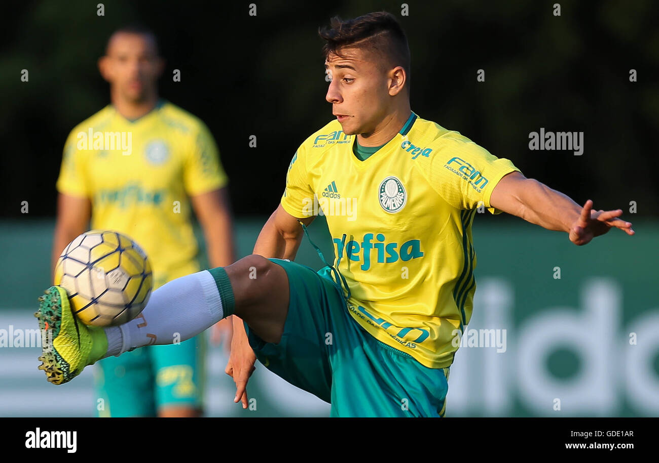 The player Jo?o Pedro, from SE Palmeiras, during training, the Football ...