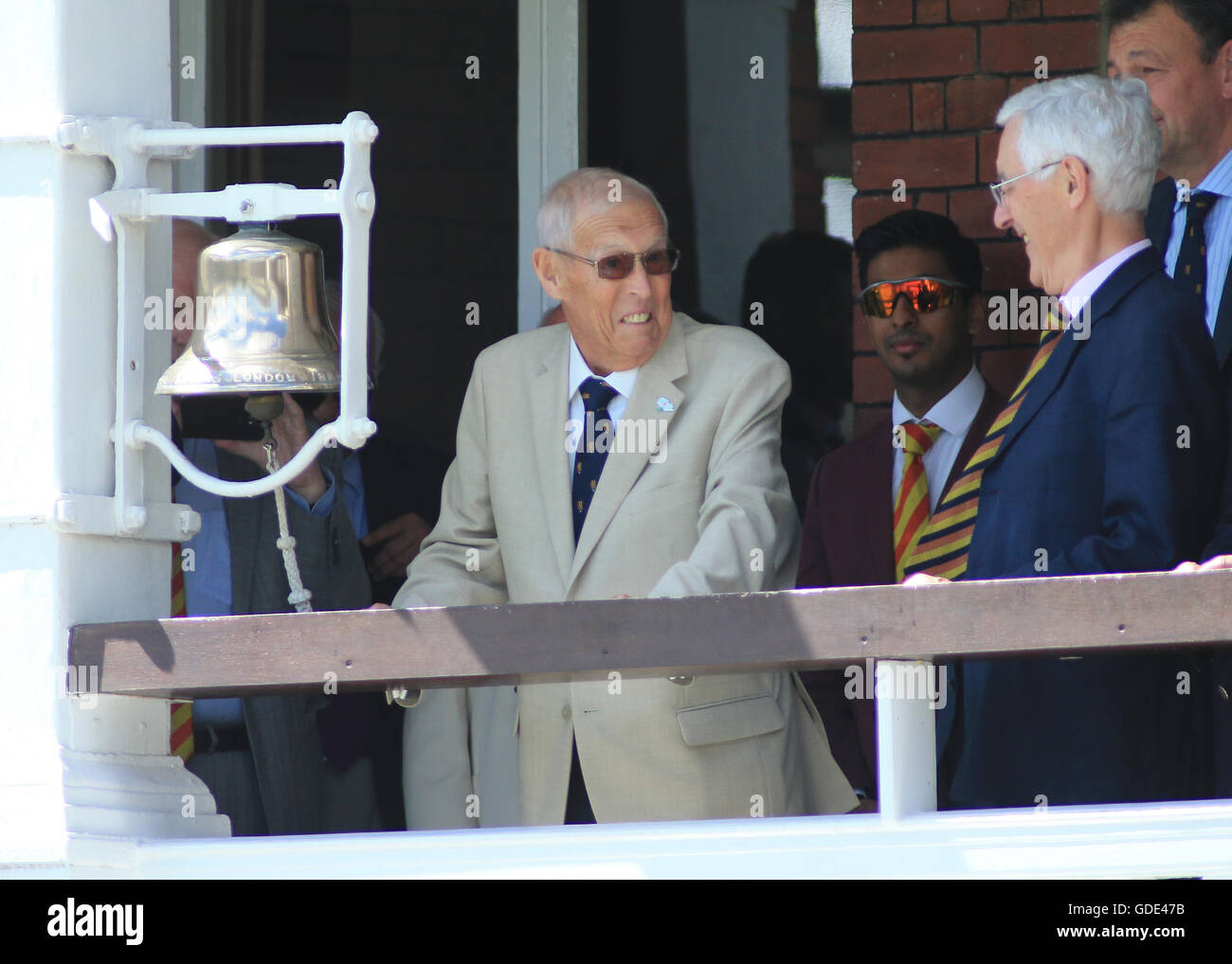 Bell ring cricket hi-res stock photography and images - Alamy