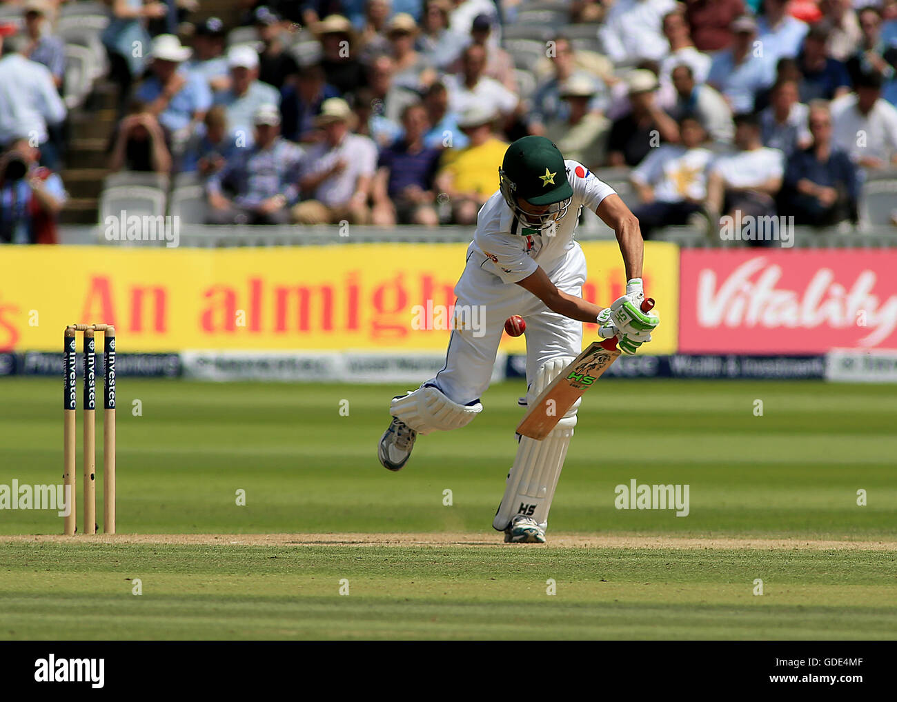 Cricket younis khan hi-res stock photography and images - Alamy