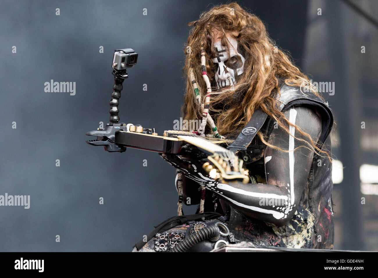 Chicago, Illinois, USA. 15th July, 2016. Guitarist CHRIS HOWORTH of In ...