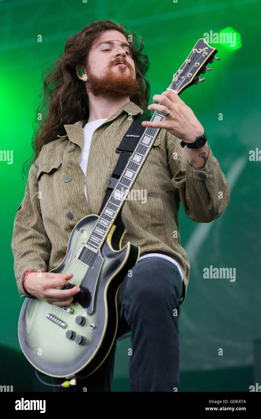Chicago, Illinois, USA. 15th July, 2016. Guitarist JEREMY DEPOYSTER of ...