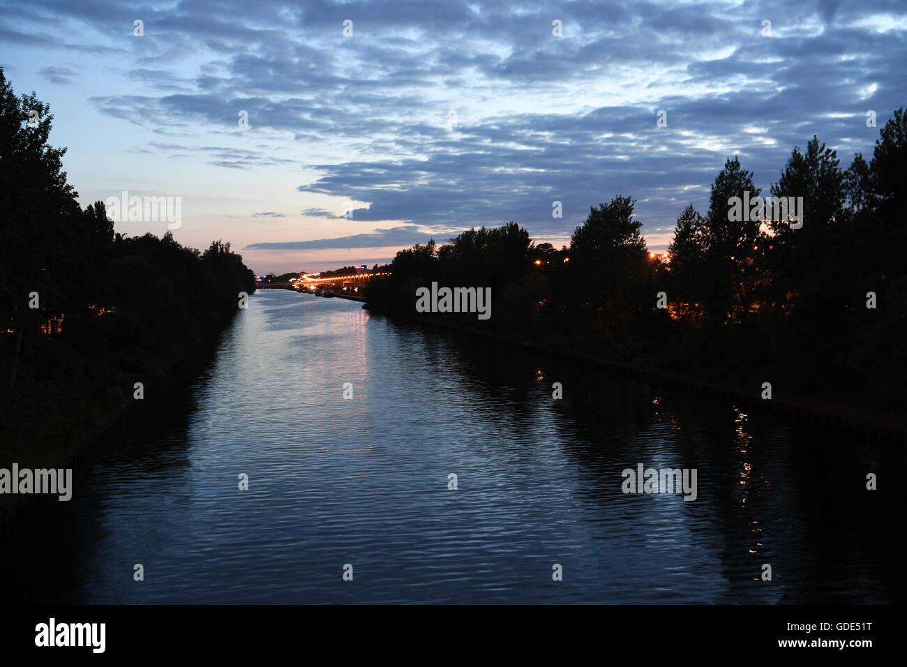 Berlin, Germany. 15th July, 2016. A red evening sky can be seen above ...