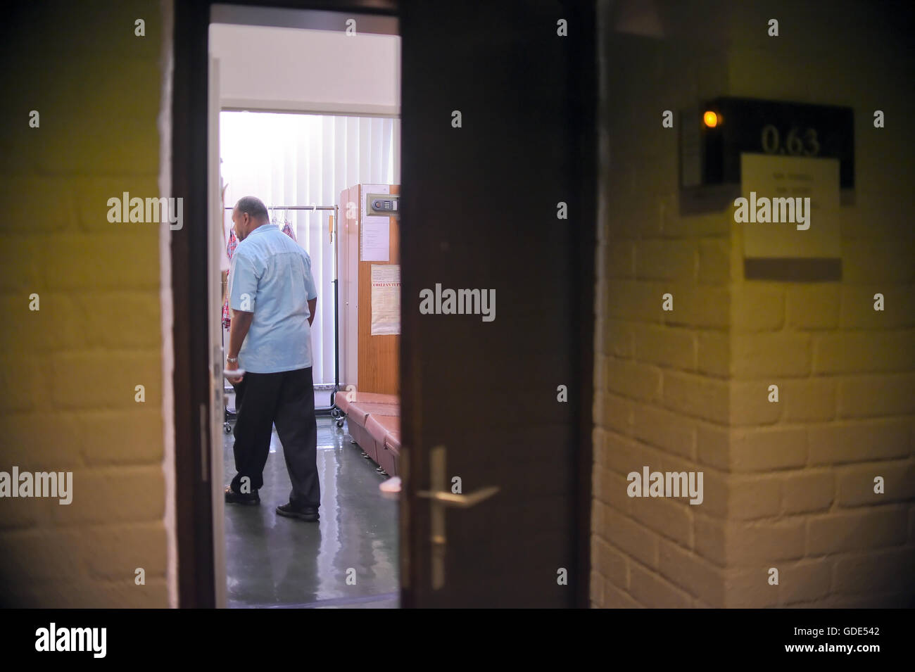Dresden, Germany. 15th July, 2016. Leading actor Alvy Powell getting ...