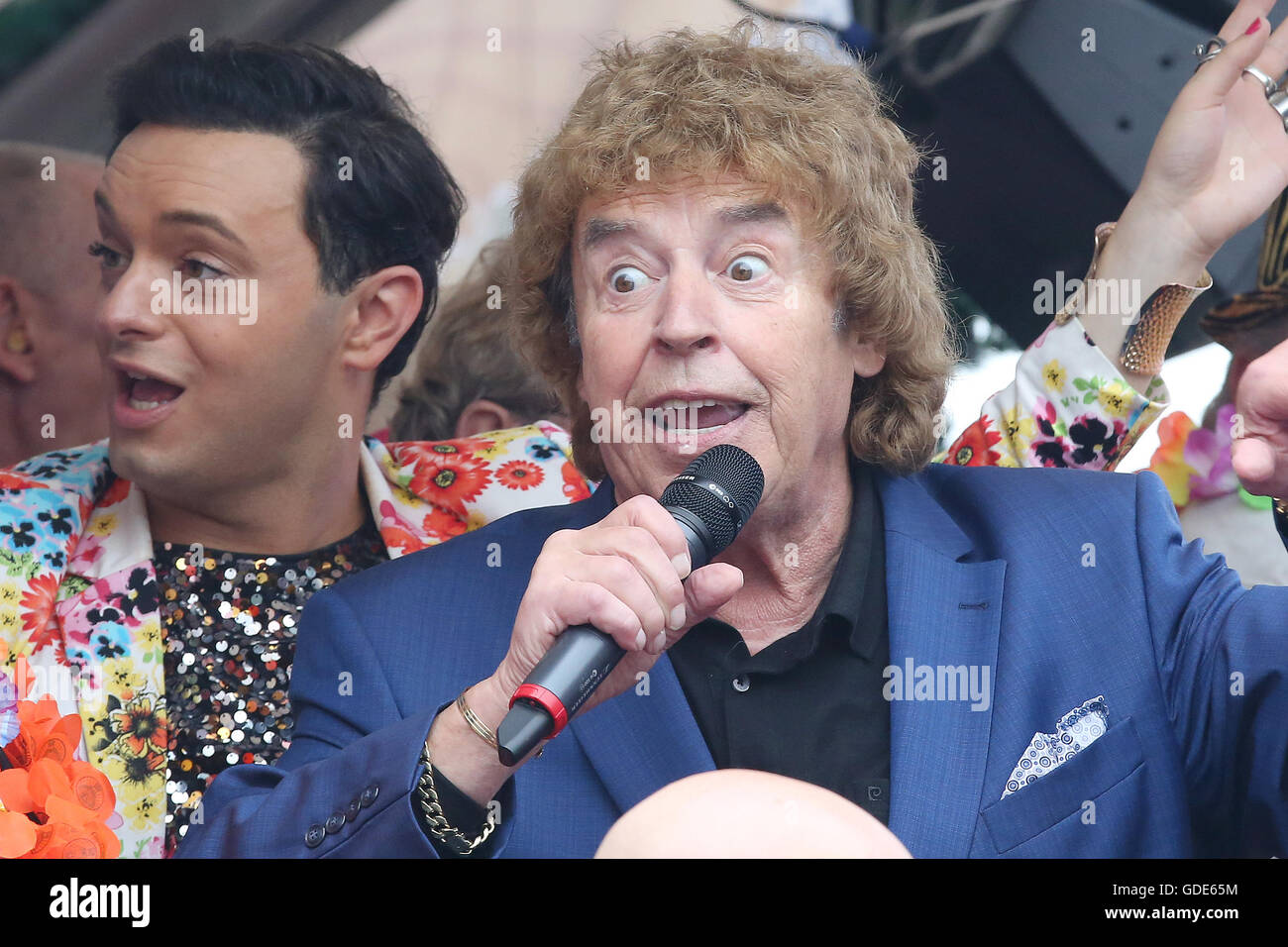 Hamburg, Germany. 16th July, 2016. Singer Tony Marshall (r) stands on a ...