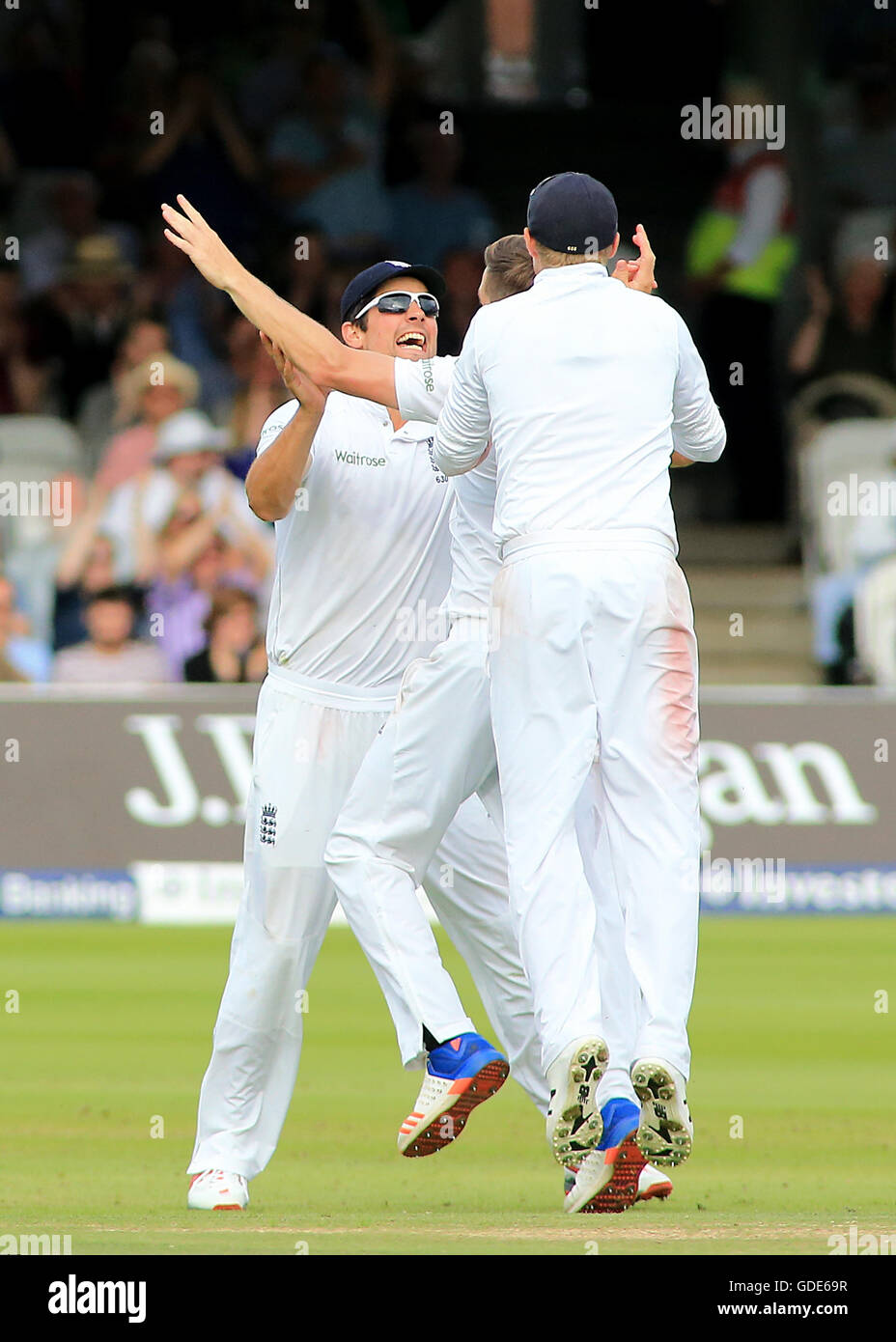 Cook england cricket captain hi-res stock photography and images - Alamy
