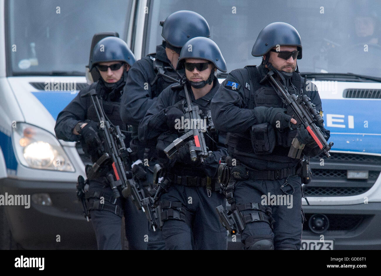 Anti terrorism training team hi-res stock photography and images - Alamy