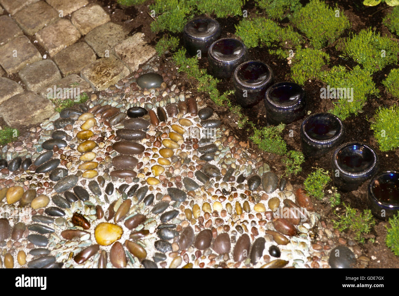 Bottle garden edging hi-res stock photography and images - Alamy