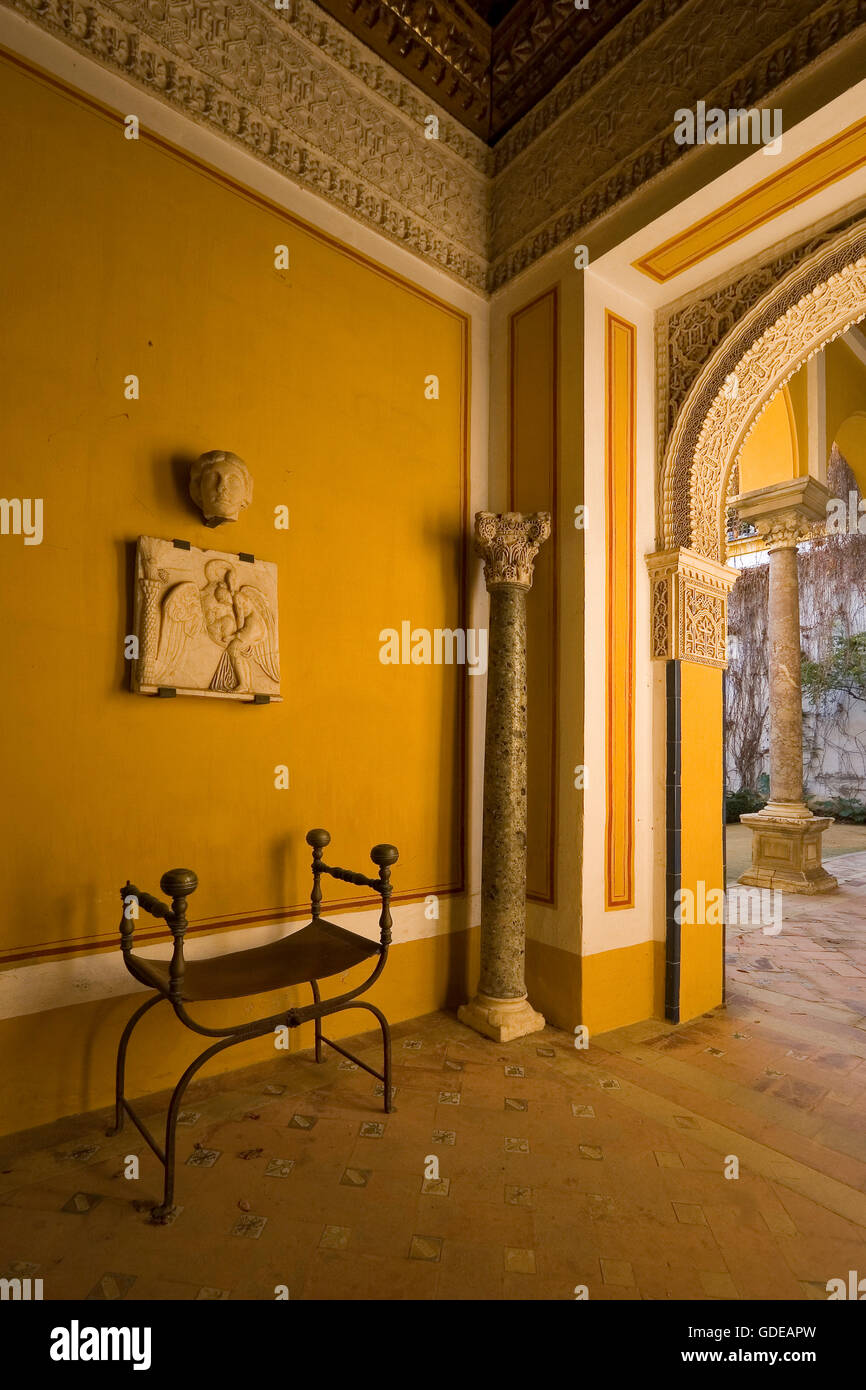 Columna monumental romana hi-res stock photography and images - Alamy