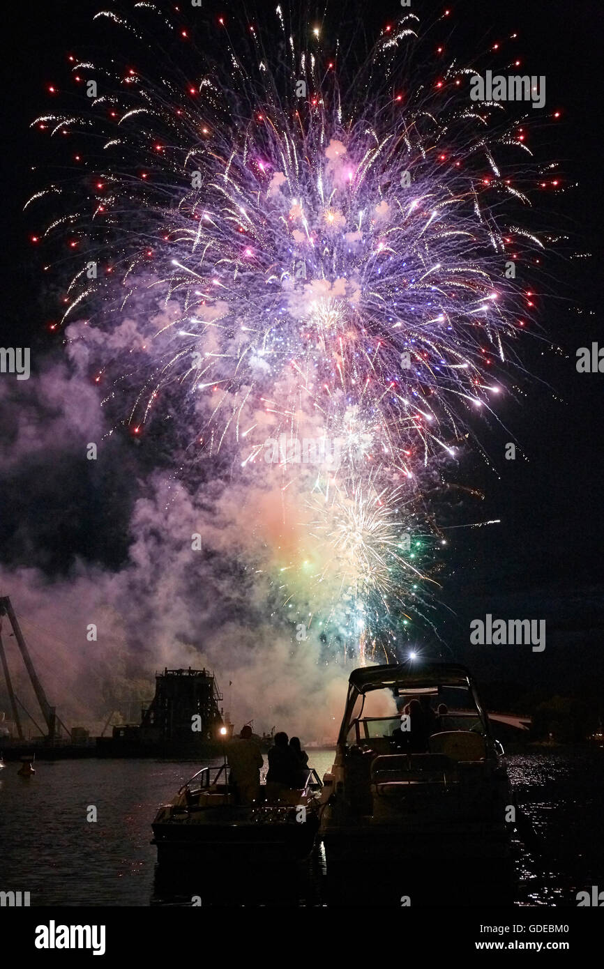 Display of fireworks in a harbour setting at the "Schiersteiner Hafen ...